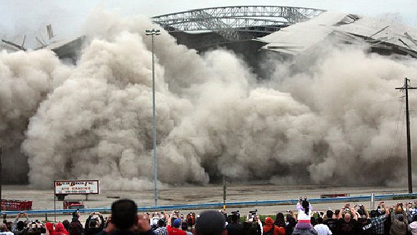 Texas Stadium tumbles in a cloud of dust | wfaa.com