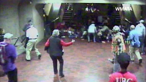 Video shows DC escalator collapse | wfaa.com