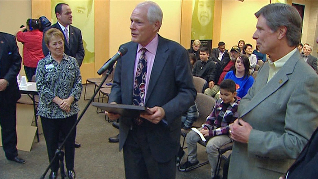 Plano ISD pays tribute to retiring superintendent | wfaa.com