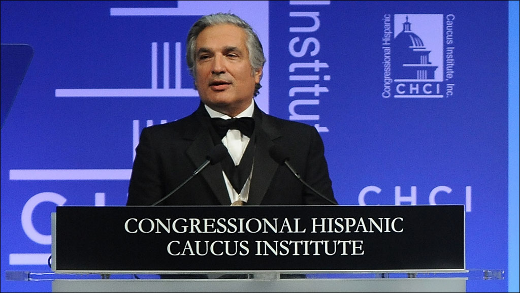 AP Sources: UT chancellor Cigarroa to resign | wfaa.com