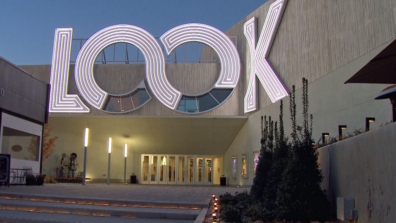 Theater says competitor prevents it from showing films | wfaa.com