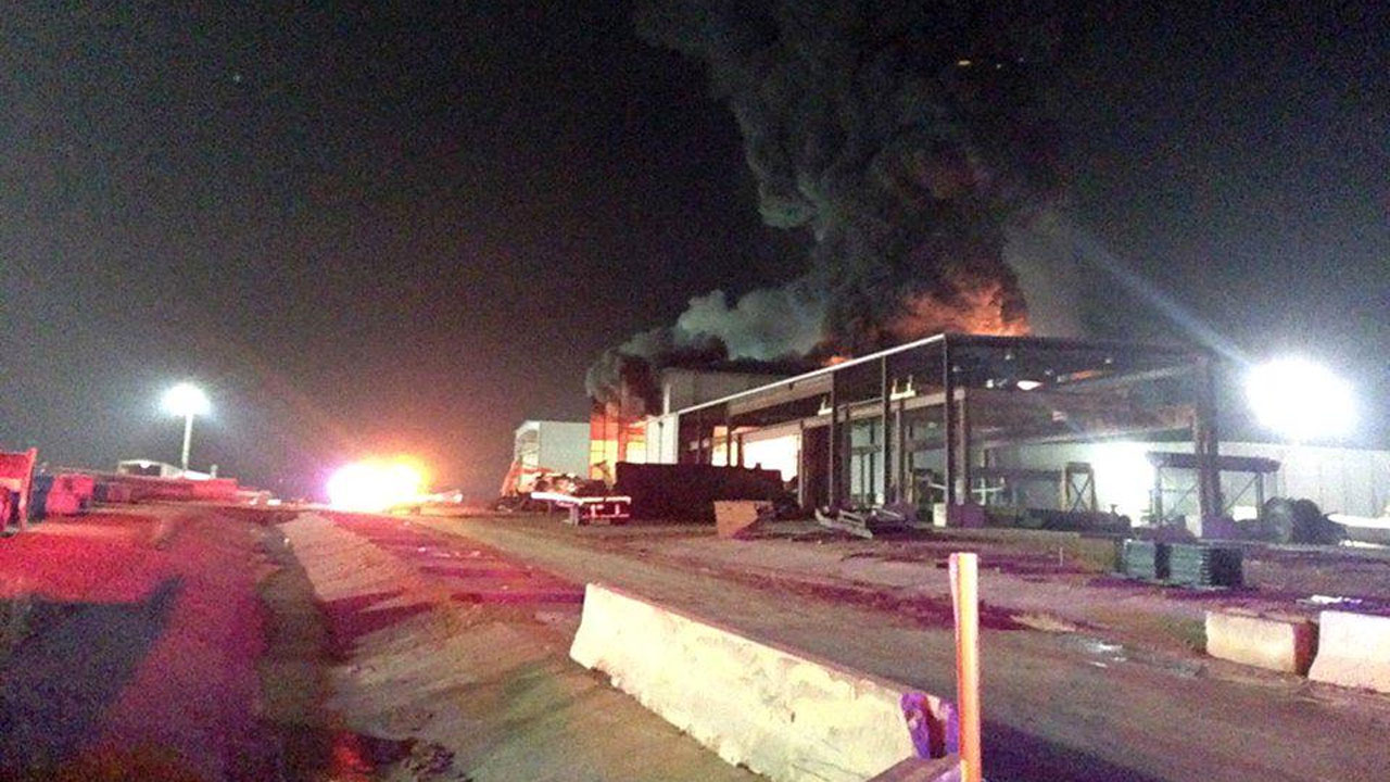 Large fire engulfs Alvarado manufacturing plant | wfaa.com