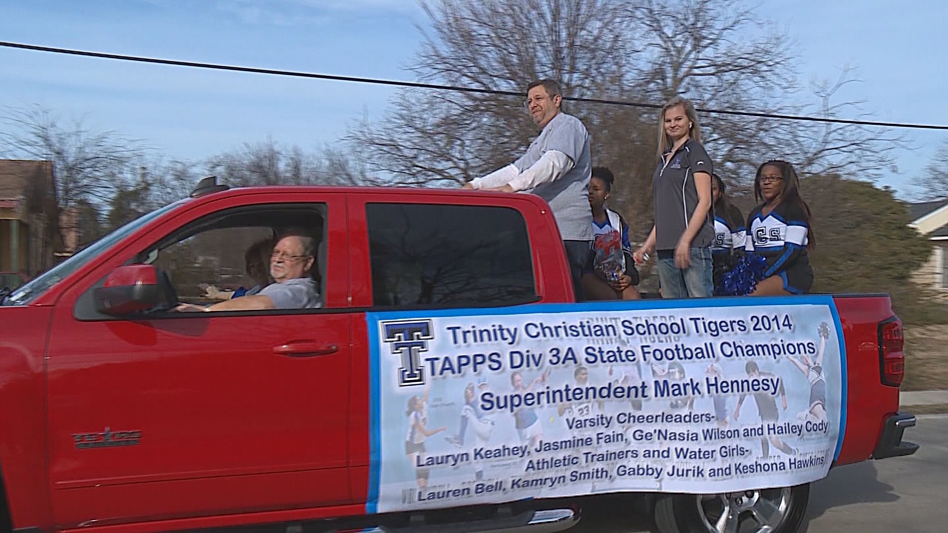 Another year, another championship parade for Cedar Hill | wfaa.com