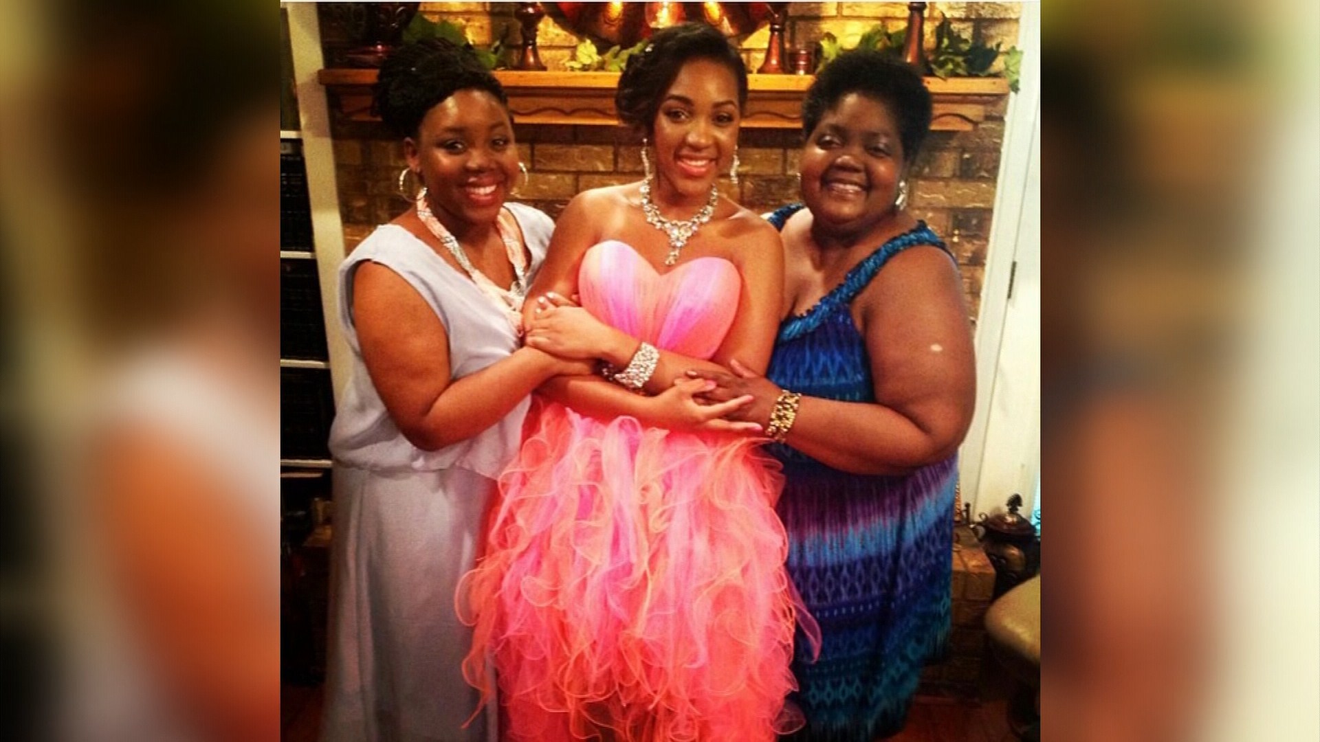 Mom, 49, achieves dream and joins her daughters at UNT | wfaa.com