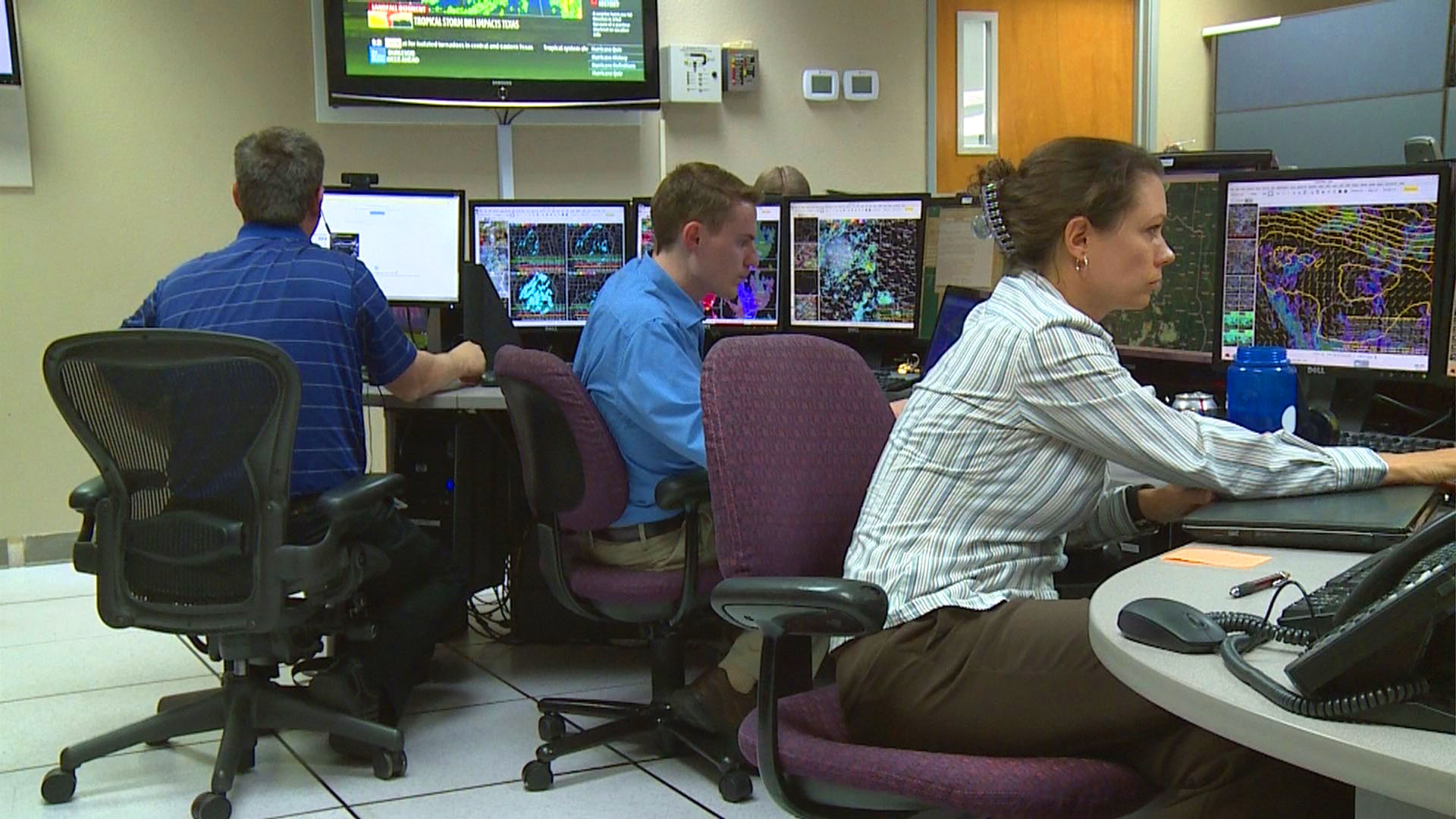 National Weather Service center bustling with Bill's arrival | wfaa.com