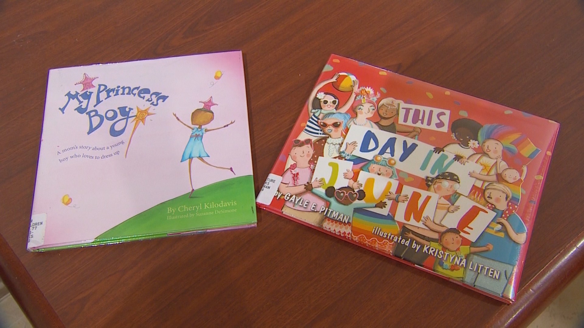 LGBT children's books draw passionate crowd in Hood Co. | wfaa.com
