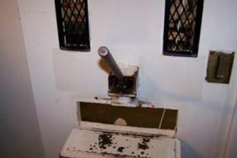 Texas corrections officer beaten with his own 'pry tool' | wfaa.com