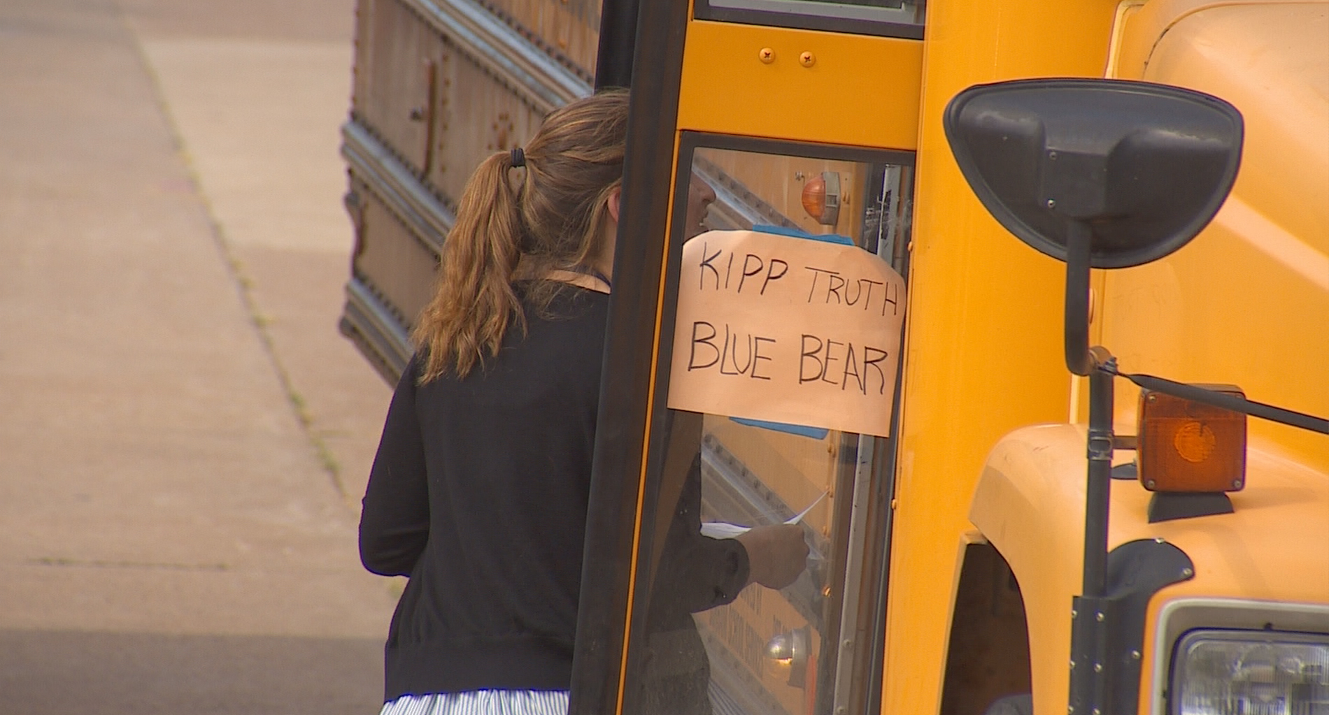 Three Weatherford students taken to hospital after bus crash | wfaa.com