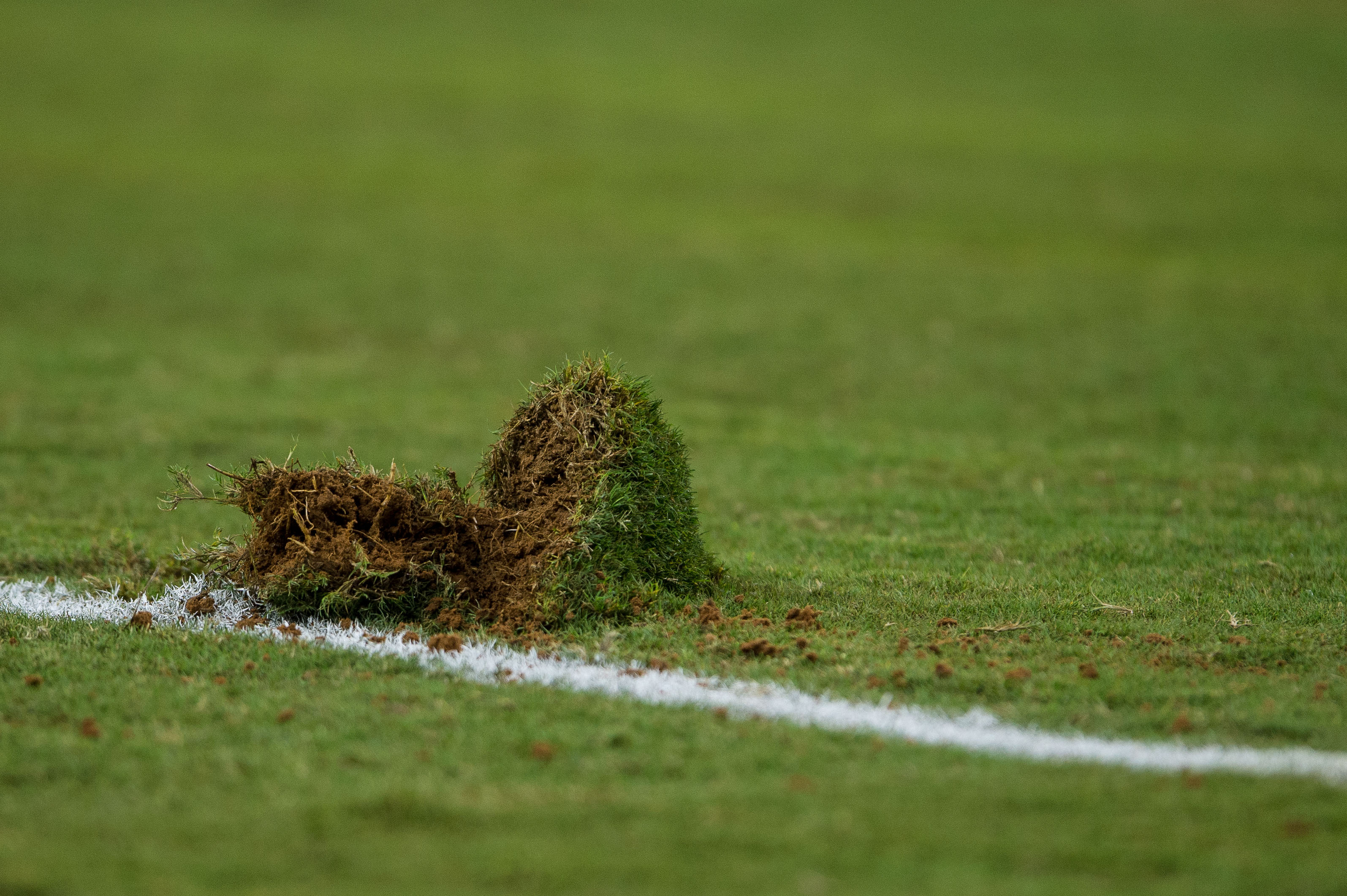 AT&T Stadium field conditions 'embarrassing' for premier soccer match ...