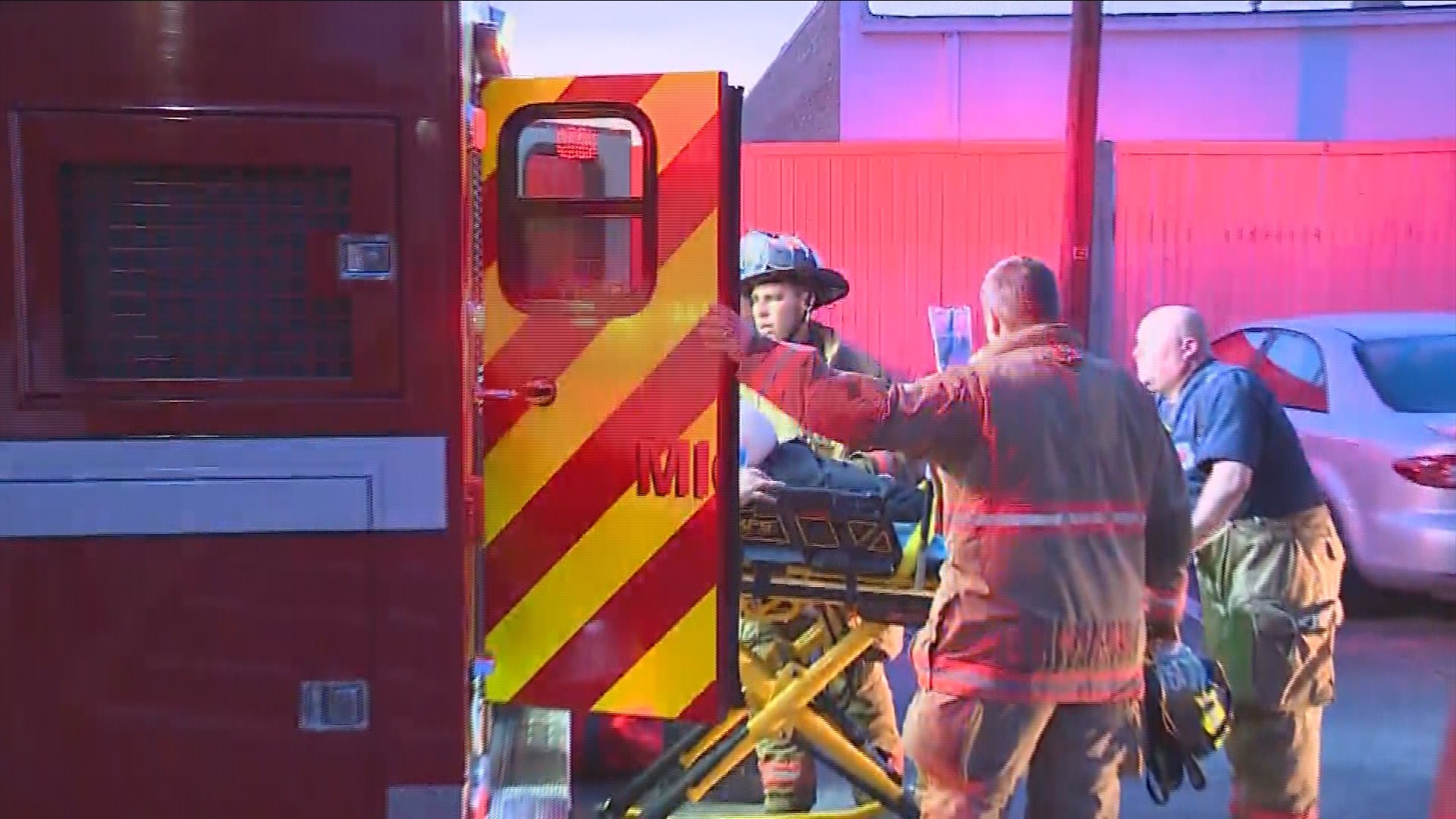 4 firefighters injured in Irving apartment fire | wfaa.com