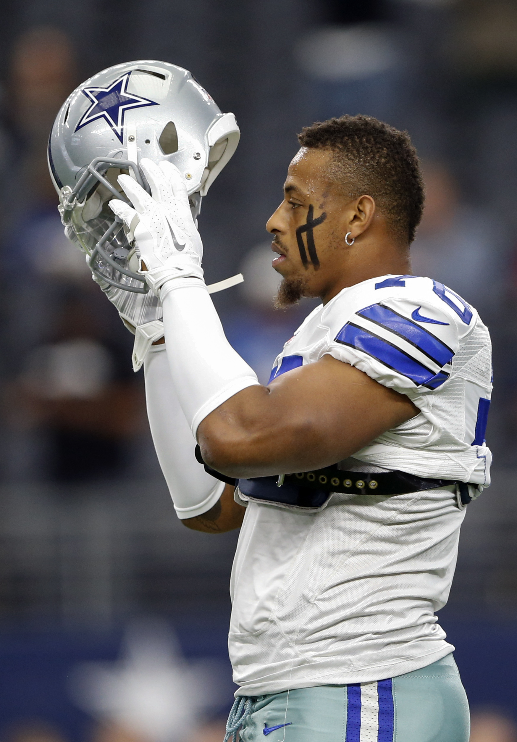 Greg Hardy tweets ‘regret' the day after police photos surface | wfaa.com