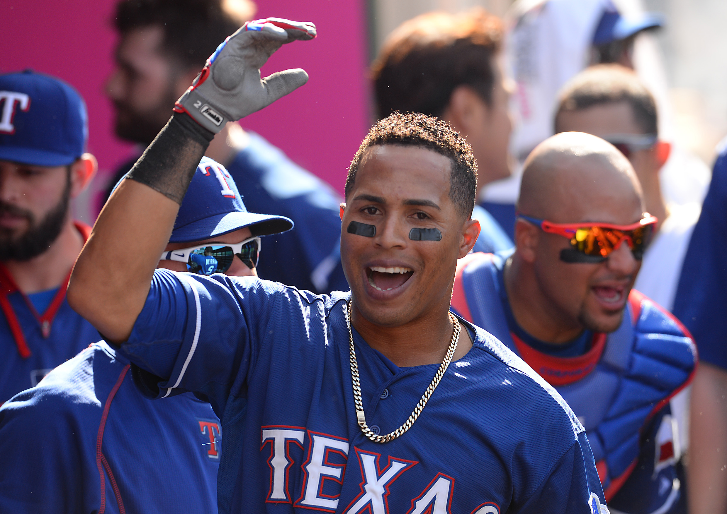 Leonys Martin's time in Texas ends with trade to Seattle | wfaa.com