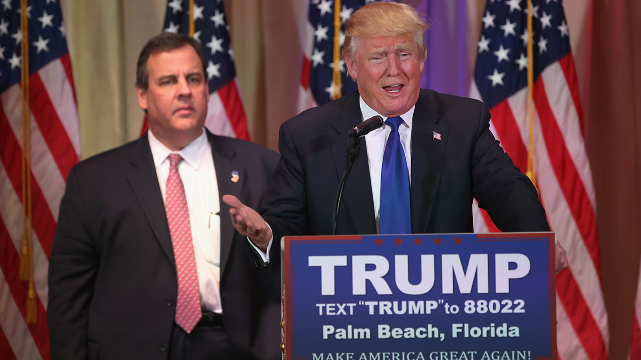 Chris Christie at Donald Trump rally looks 'like a hostage situation ...