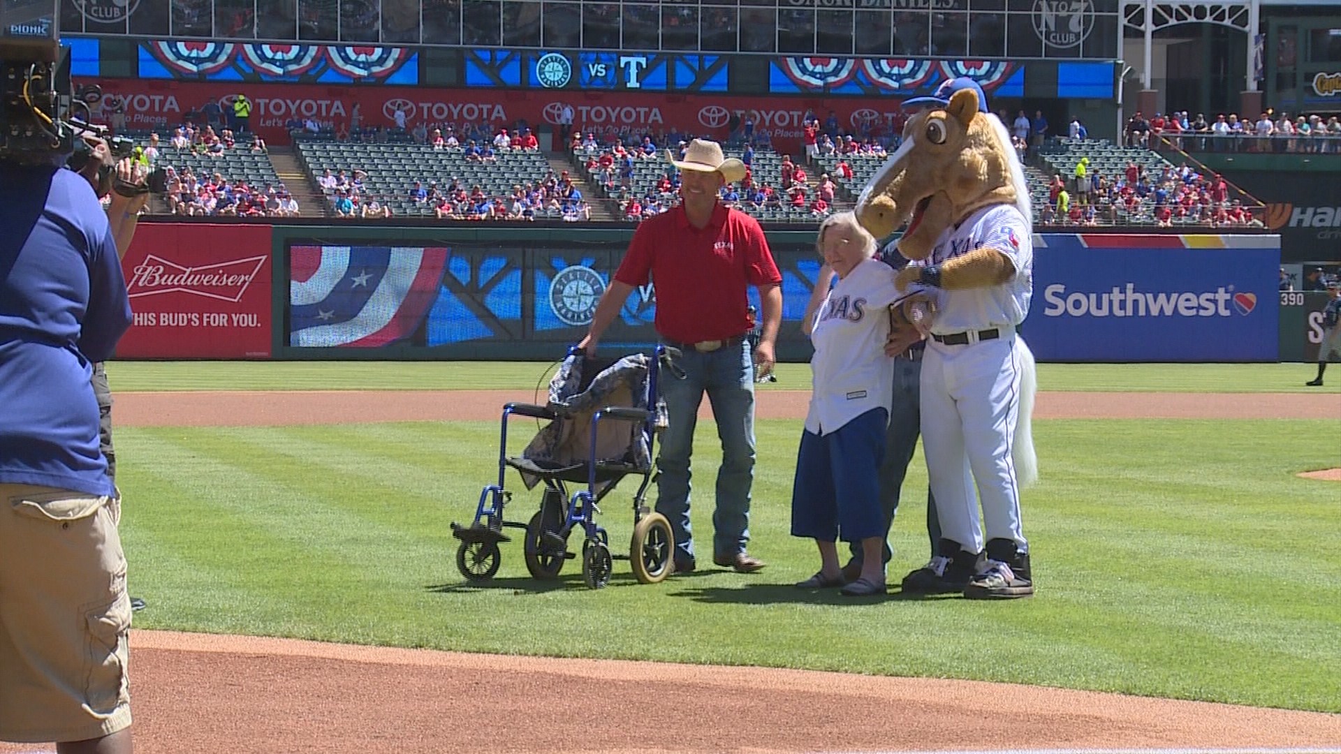 105-year-old throws out first pitch at Rangers game | firstcoastnews.com