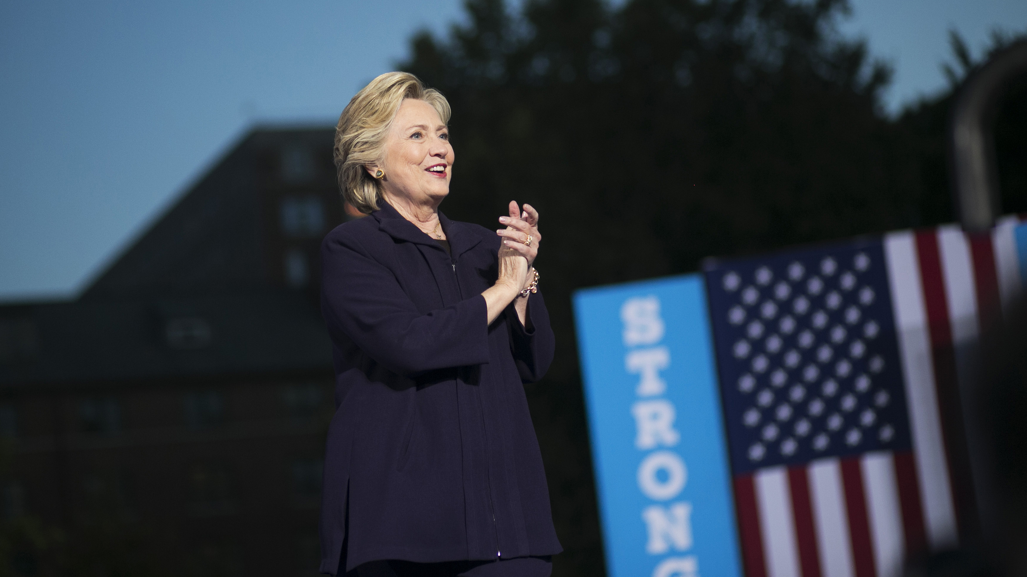 Leaked emails show tension inside Clinton inner circle | wfaa.com