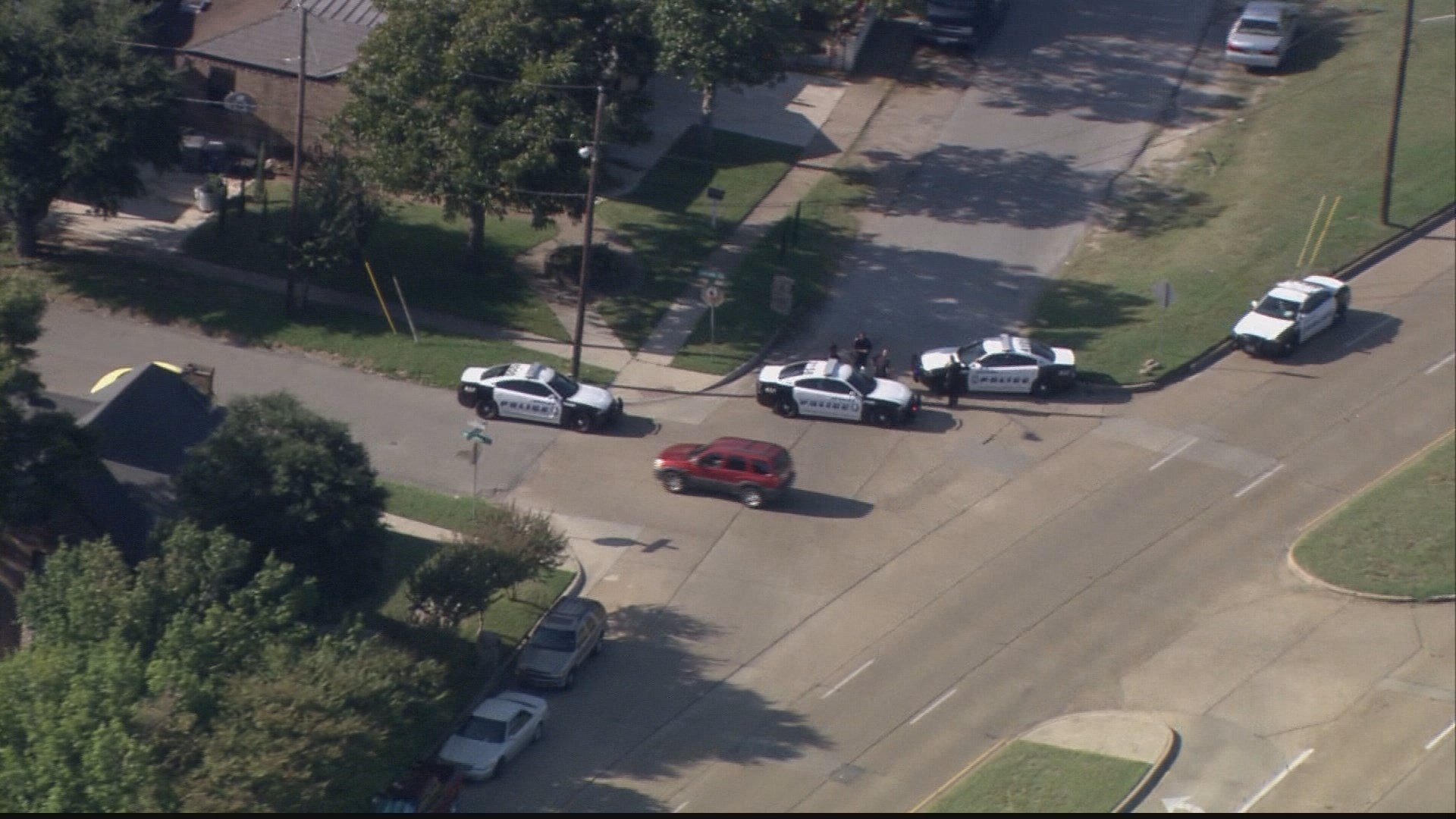 Photos: Police activity at scene of SW Dallas shooting | wfaa.com
