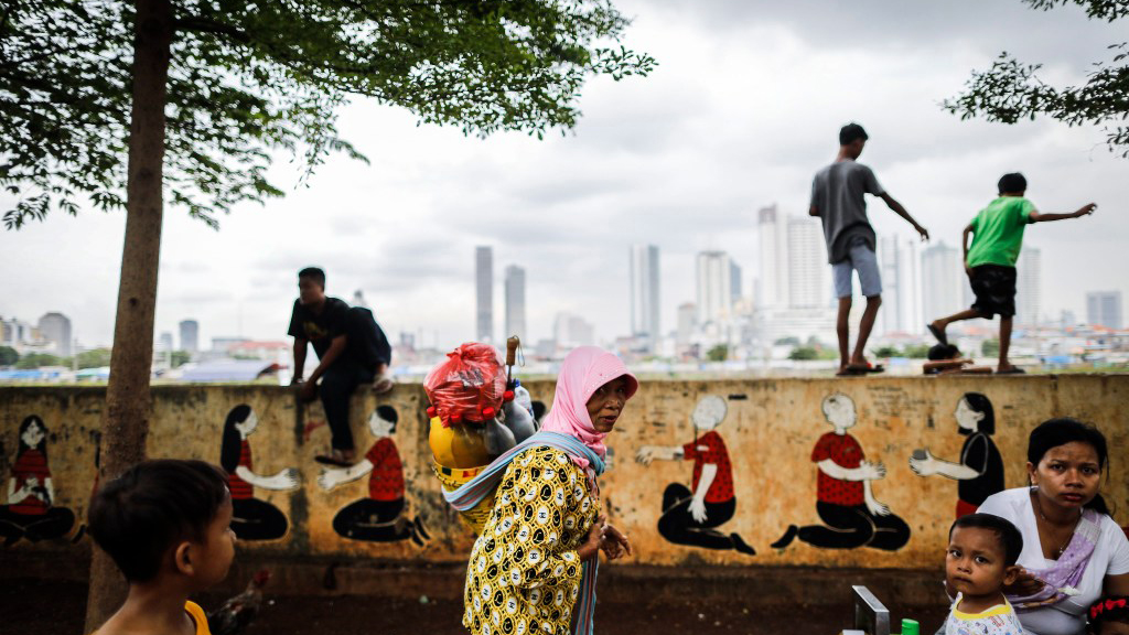 Study: 8 people have same wealth as world's poorest half | kvue.com