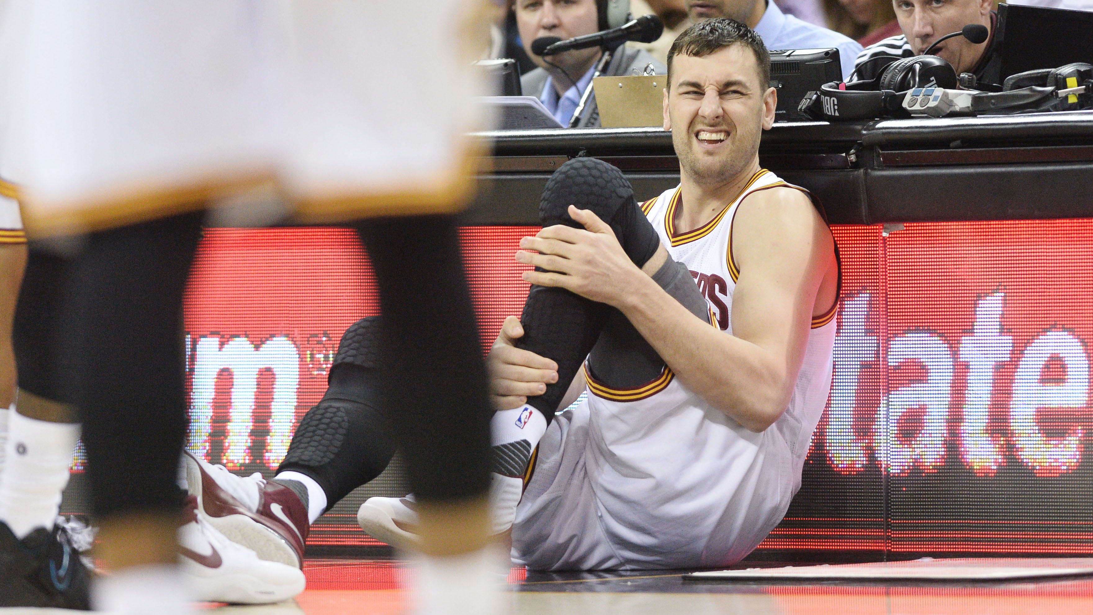 Former Mav Andrew Bogut breaks leg in Cavs debut | wfaa.com