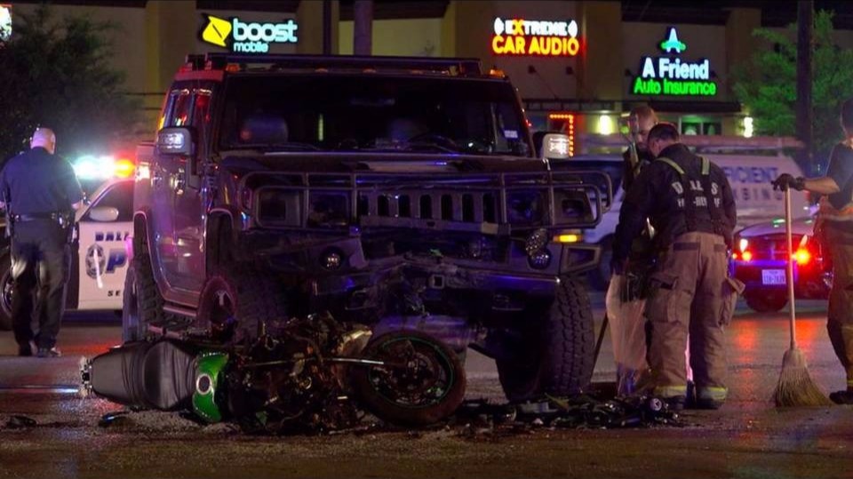 Crash involving Hummer, motorcycle leaves one dead in Dallas | wfaa.com