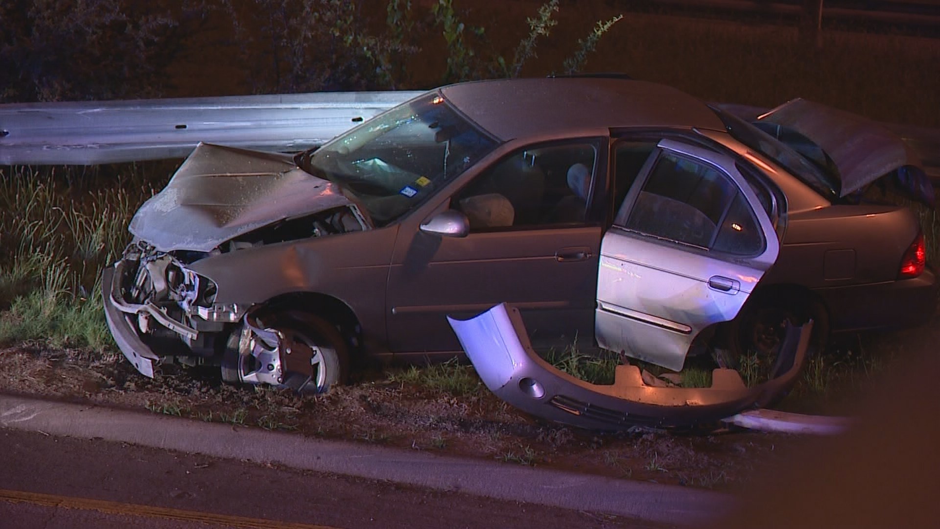Juvenile robbery suspects wreck getaway car | wfaa.com