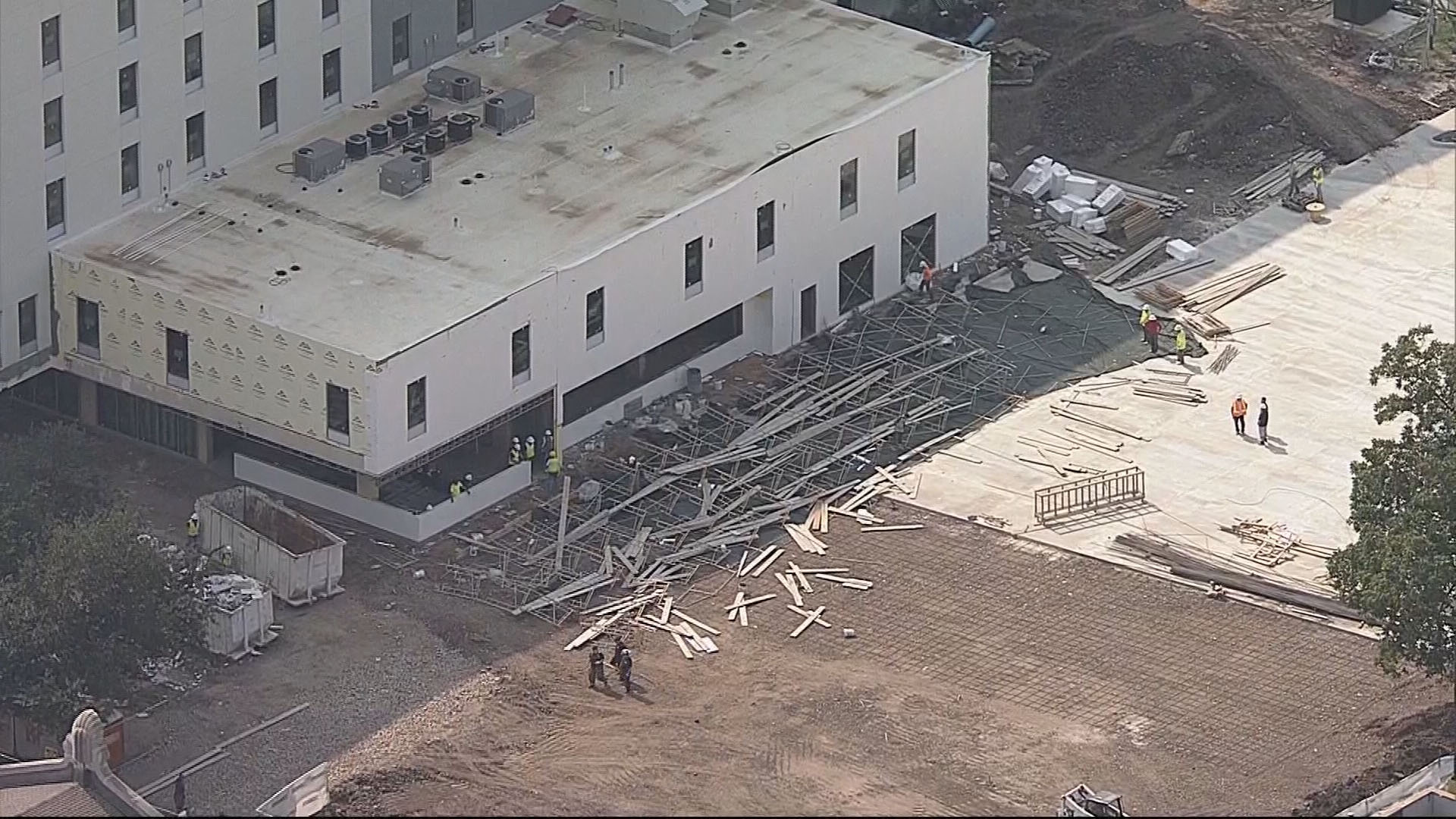 11 injured after scaffolding collapses in Dallas | wfaa.com